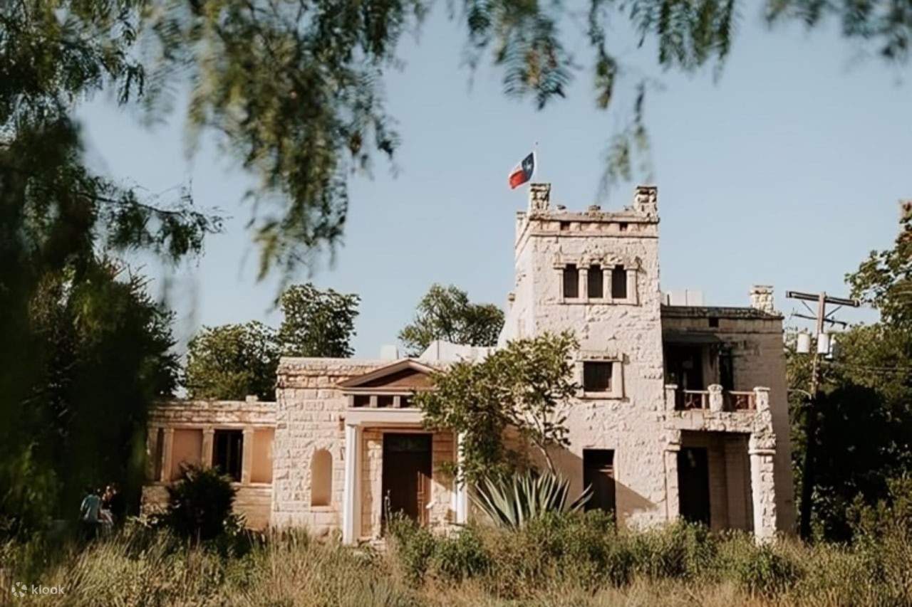 Must-See Attractions Private Walking Tour in Austin - Klook