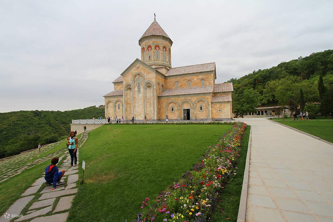 Dari Tbilisi: Lawatan Sehari Biara Bodbe, Sighnaghi & Telavi - Klook ...
