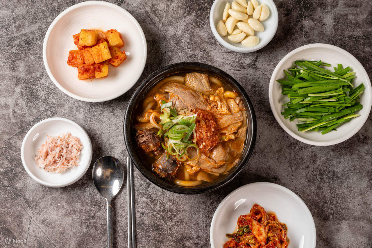 Reservasi Meja Restoran Sup Babi Busan - Klook Indonesia