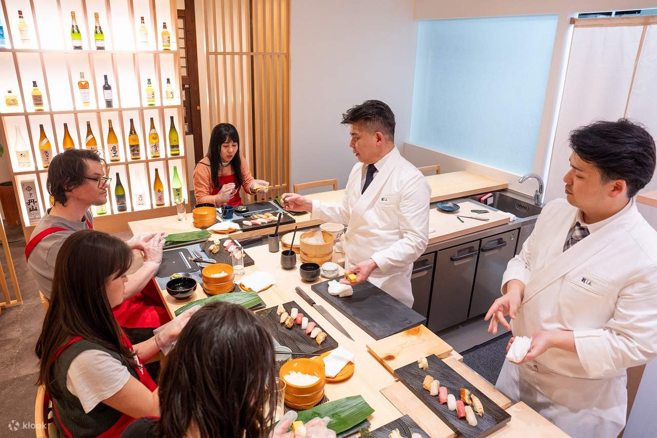 Pengalaman Membuat Sushi di Kyoto dengan Koki Sushi Profesional - Klook ...