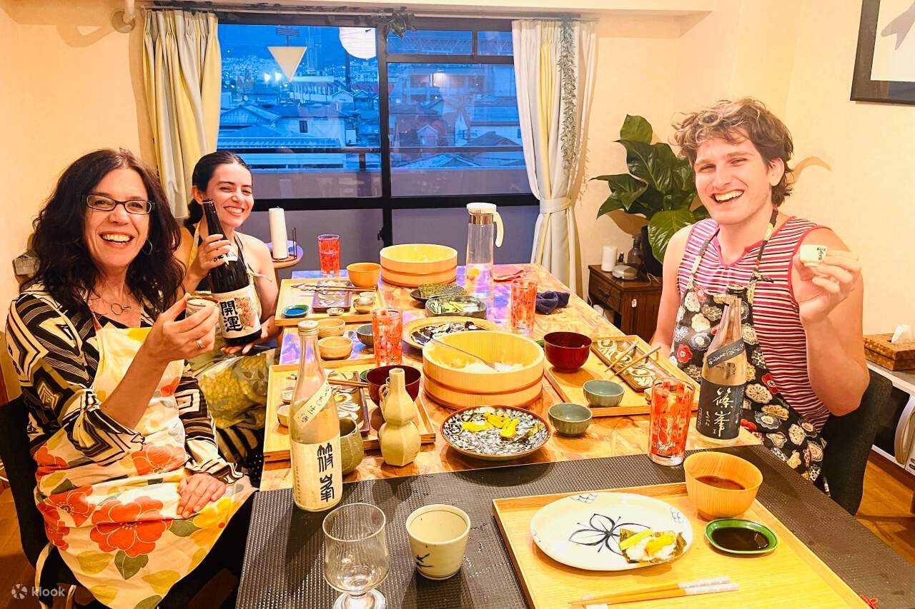Osaka: Modern Vegetarian Sushi Cooking Class - Klook
