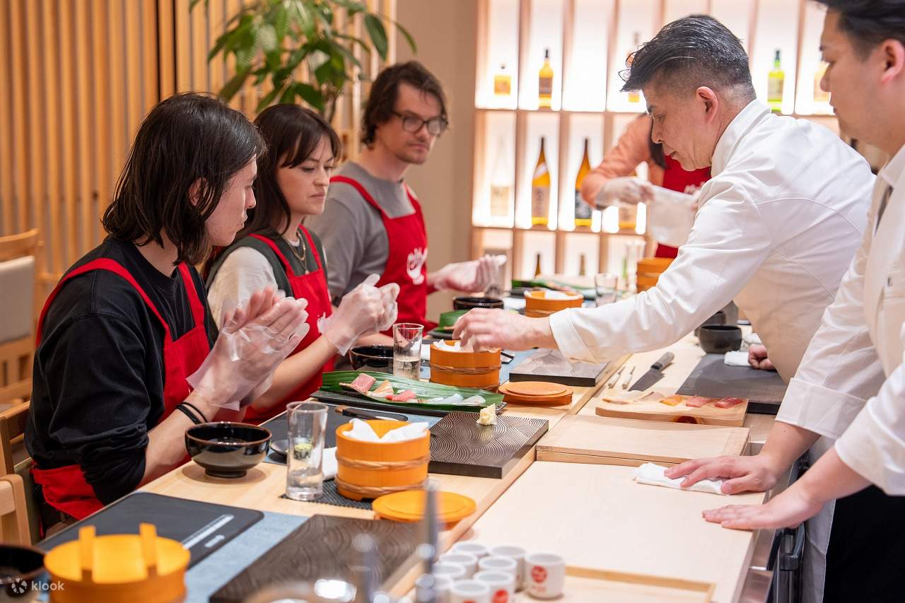Pengalaman Membuat Sushi di Kyoto dengan Koki Sushi Profesional - Klook ...