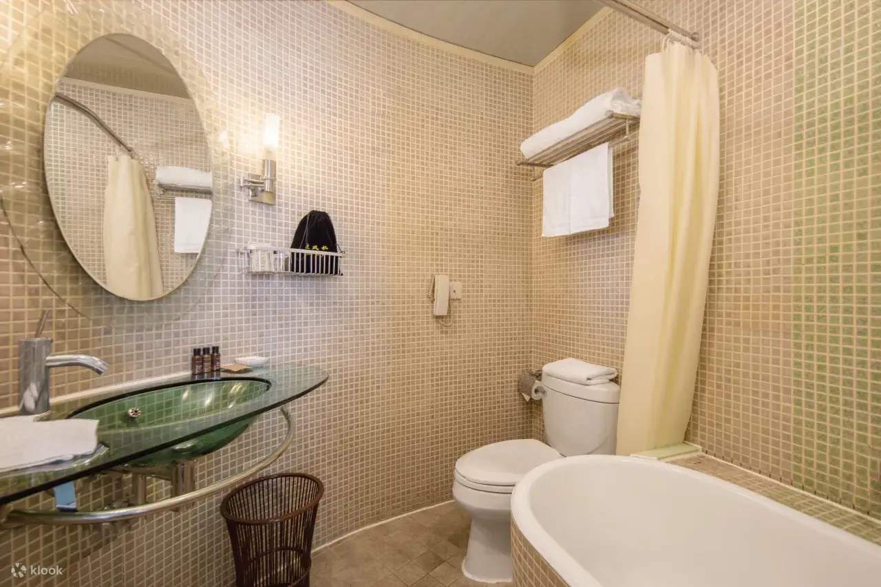 Shanghai Jinrong International Hotel Accommodation Package - Klook ...