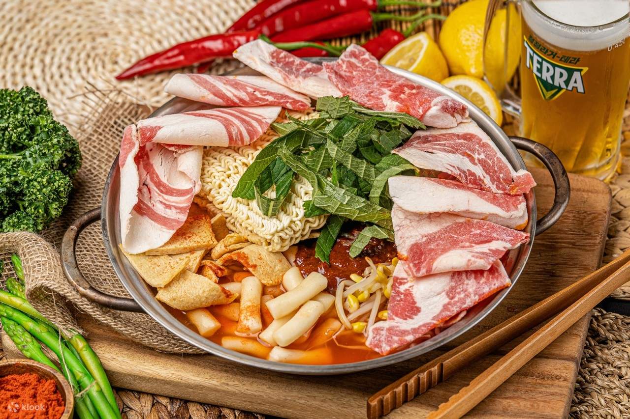 Seoul Korean Style Stir-Fry Restaurant Table Reservation - Klook India