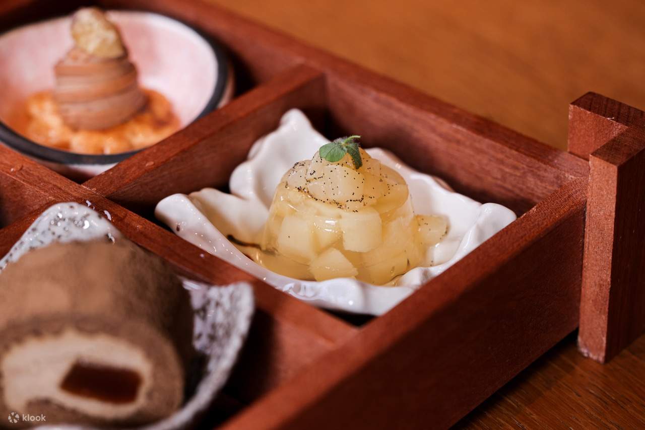 The Market at Hotel ICON | Buffet, Afternoon Tea | Durian Afternoon Tea ...