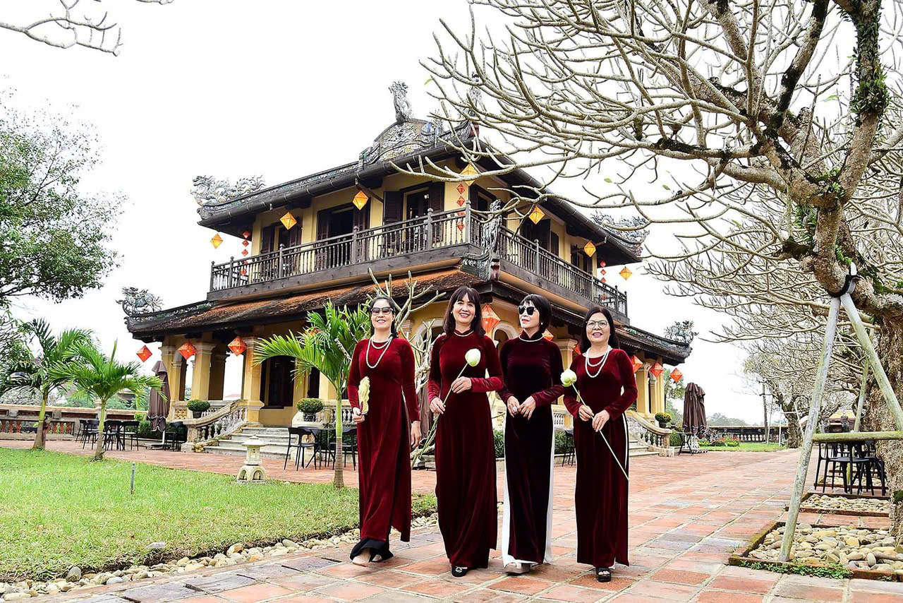 Ao Dai Experience with Iconic Instagram Tour in Hue - Klook United States