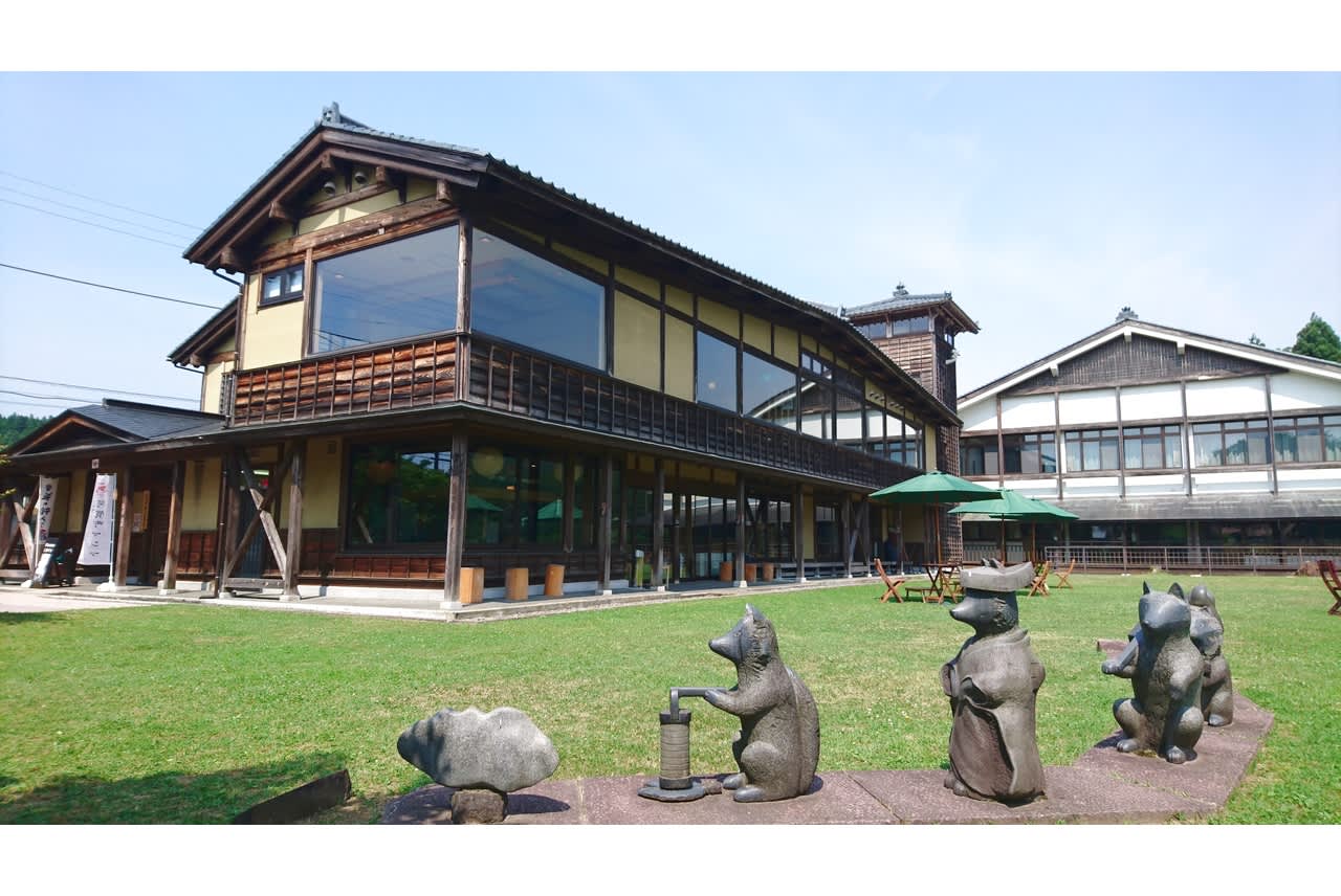 Mask Painting Experience at Kitsune no Yomeiri Yashiki (Fox Wedding ...