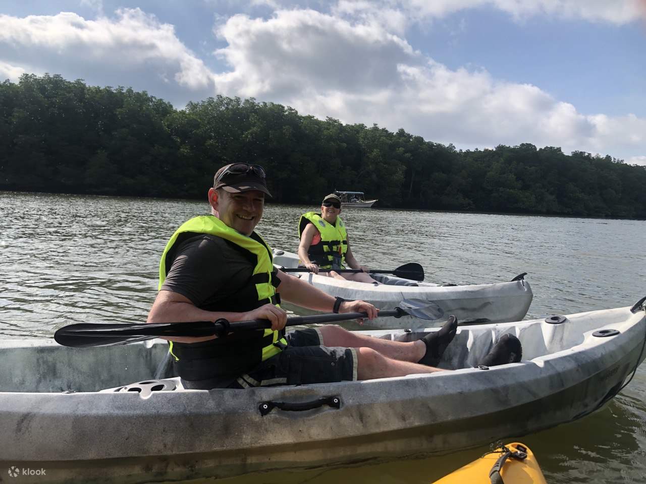 Petualangan Kayak Sungai Lebam dengan Transfer di Pantai Desaru - Klook Indonesia