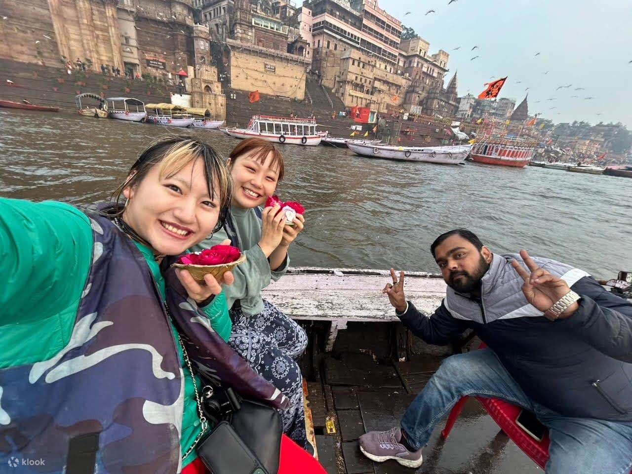 Varanasi: Lawatan Persendirian Sehari Penuh dengan Sarnath dan Menaiki ...