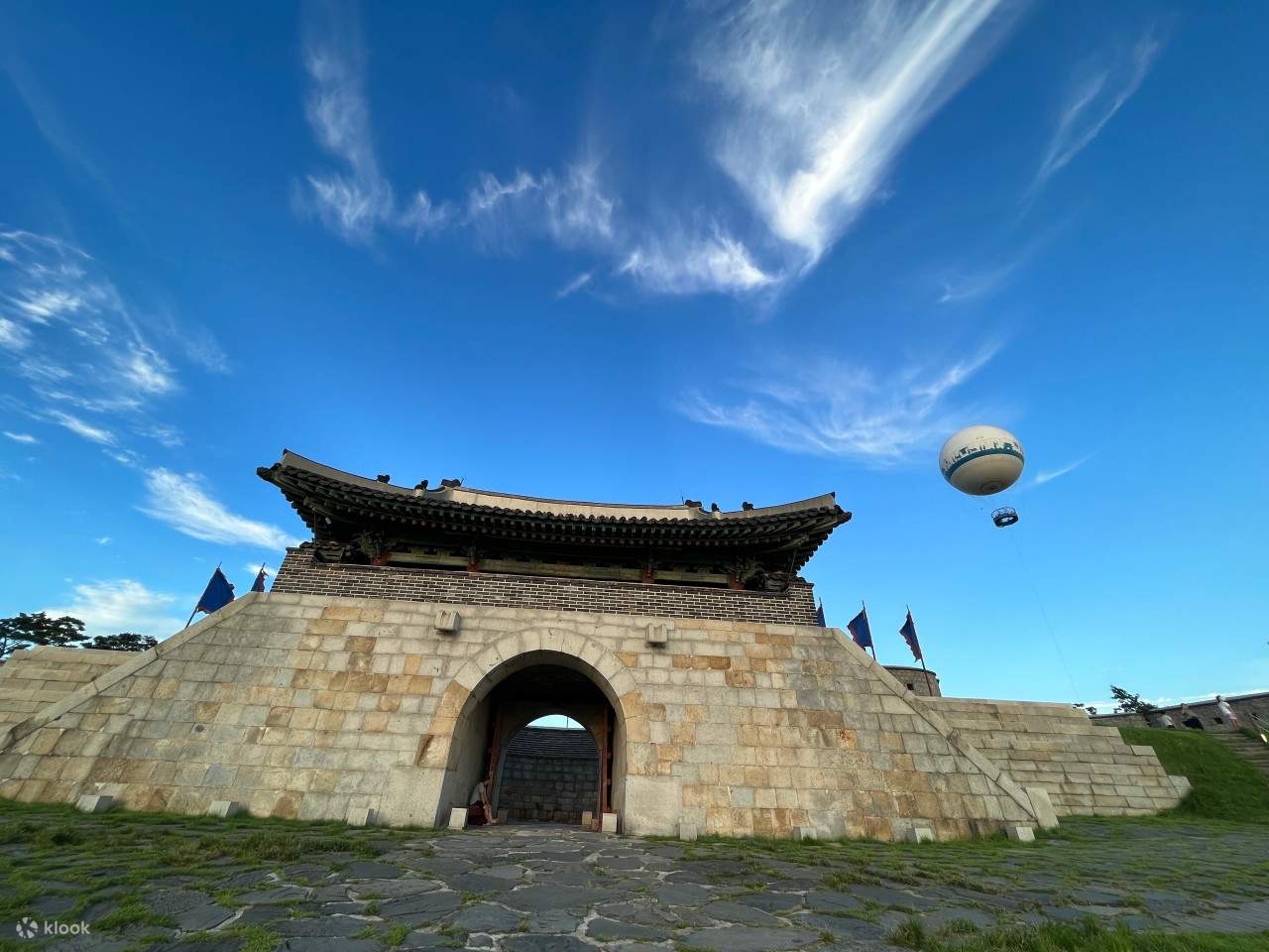 Daejanggeum Theme Park & Lotte Outlets & Suwon Hwaseong Hot Air Balloon ...