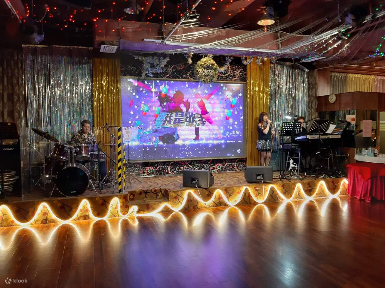 Feliz noche de canto y baile en Hong Kong - Klook Estados Unidos