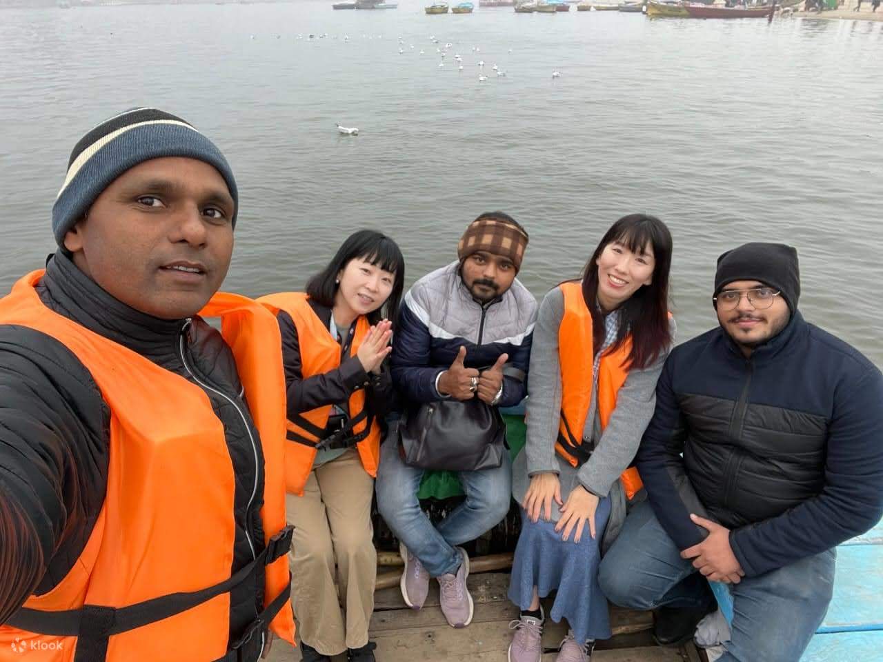 Varanasi: Lawatan Persendirian Sehari Penuh dengan Sarnath dan Menaiki ...