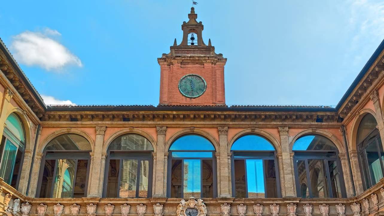 Bologna city center walking tour - Klook Canada