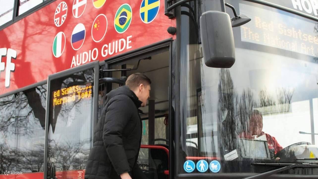 Copenhagen hop-on hop-off bus by Red Sightseeing with boat tour - Klook