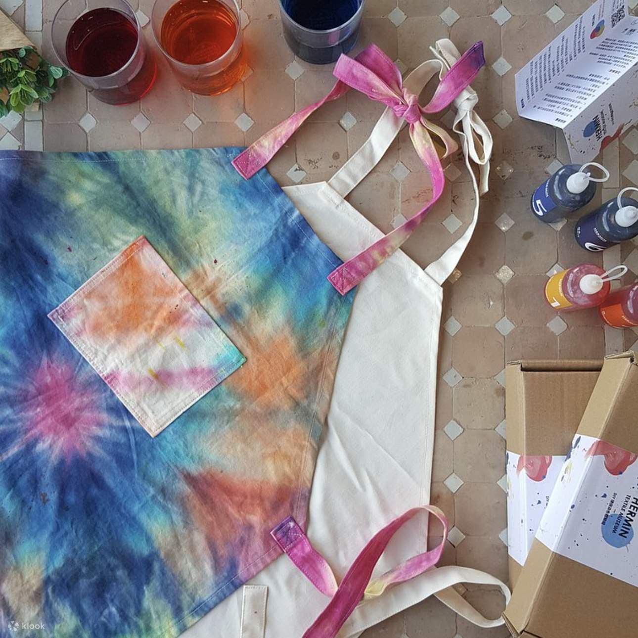 DIY experience of hand-dyed fabrics in Tainan Heming Textile Culture ...