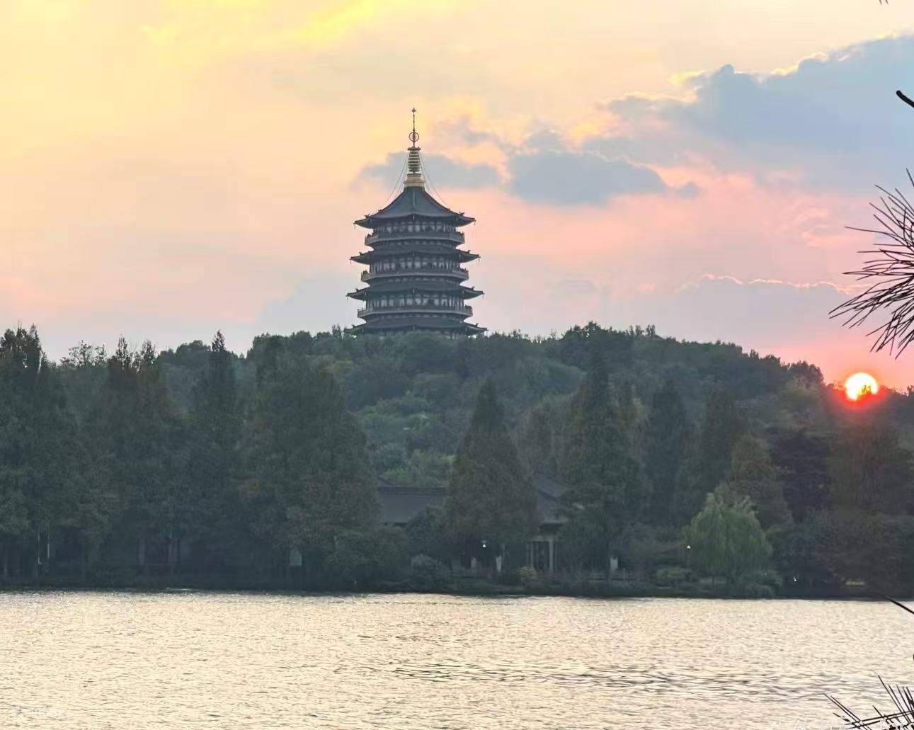 Hangzhou West Lake One-Day Tour (Changqiao Park + Leifeng Pagoda ...