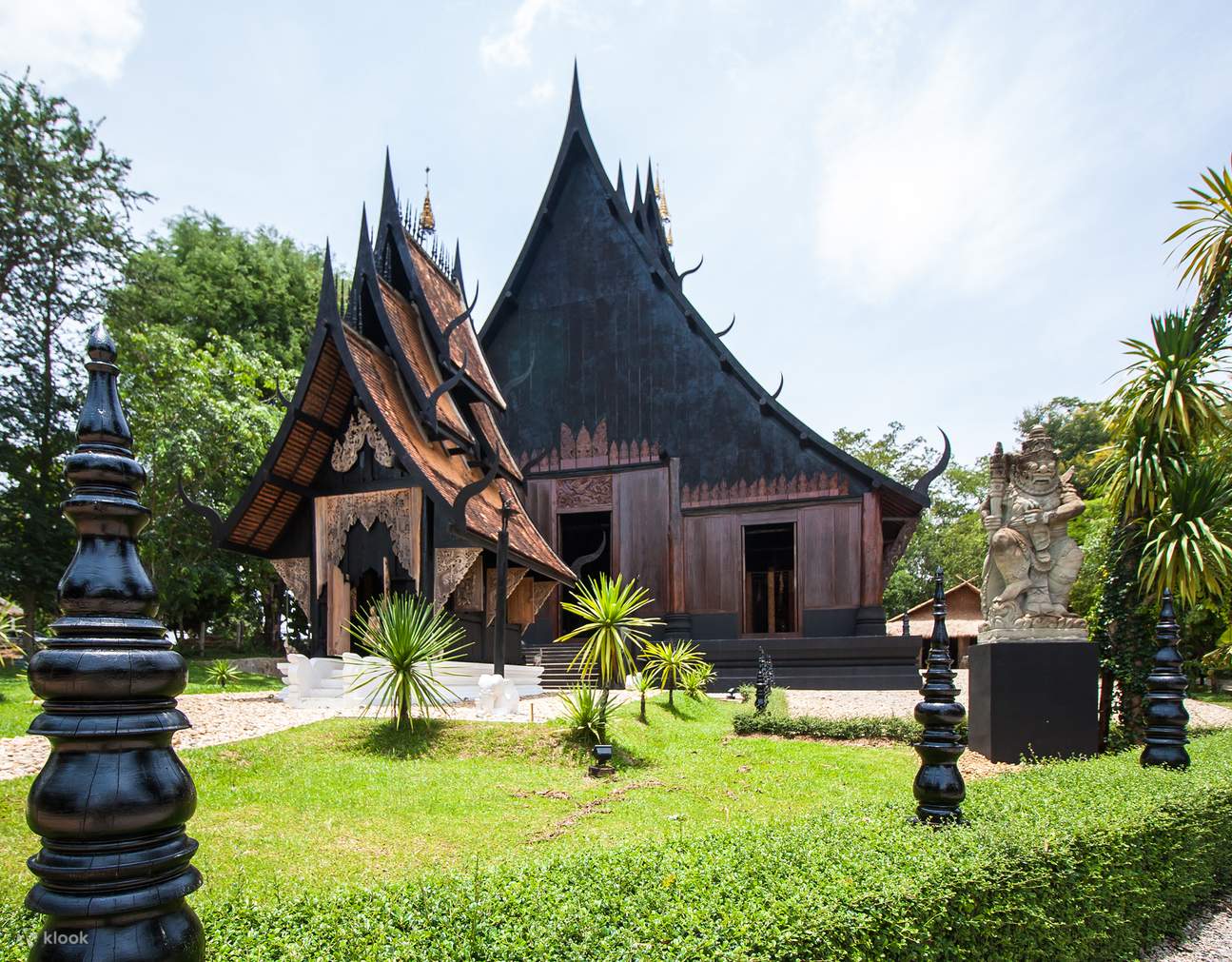 Join In The Most 3 Icons In Chiang Rai, White&-blue Temples, Black ...