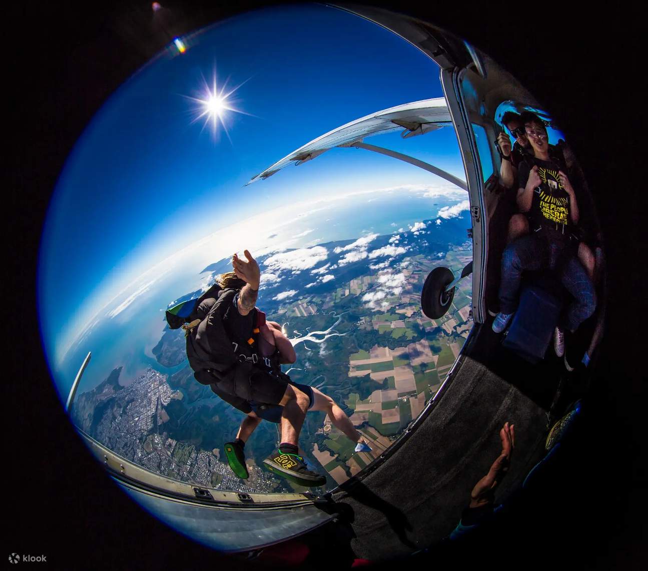 Cairns Tandem Skydive Experience by 1300 Skydive in Cairns - Klook ...