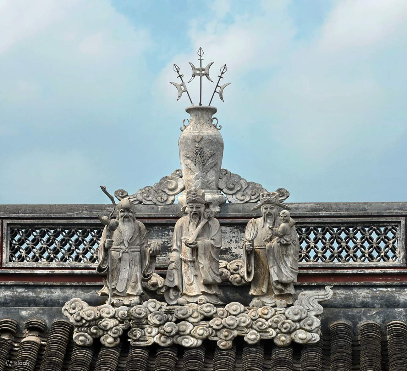 Shanghai Classic Tour (Oriental Pearl Tower & visit the fully ...