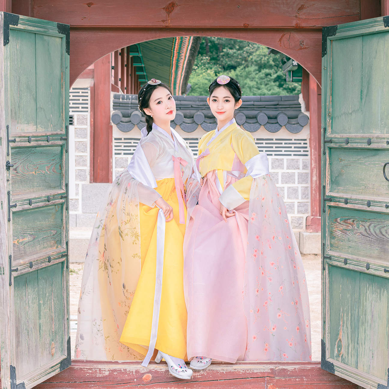 Pengalaman Memakai Hanbok di Hanboknam Gyeongbokgung dengan Gaya Rambut ...
