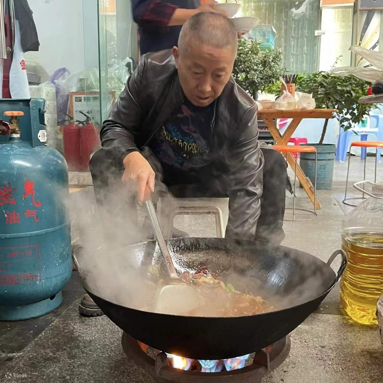 Visit Michelin chefs and enjoy the hot pot show_Eatwith - Klook Philippines