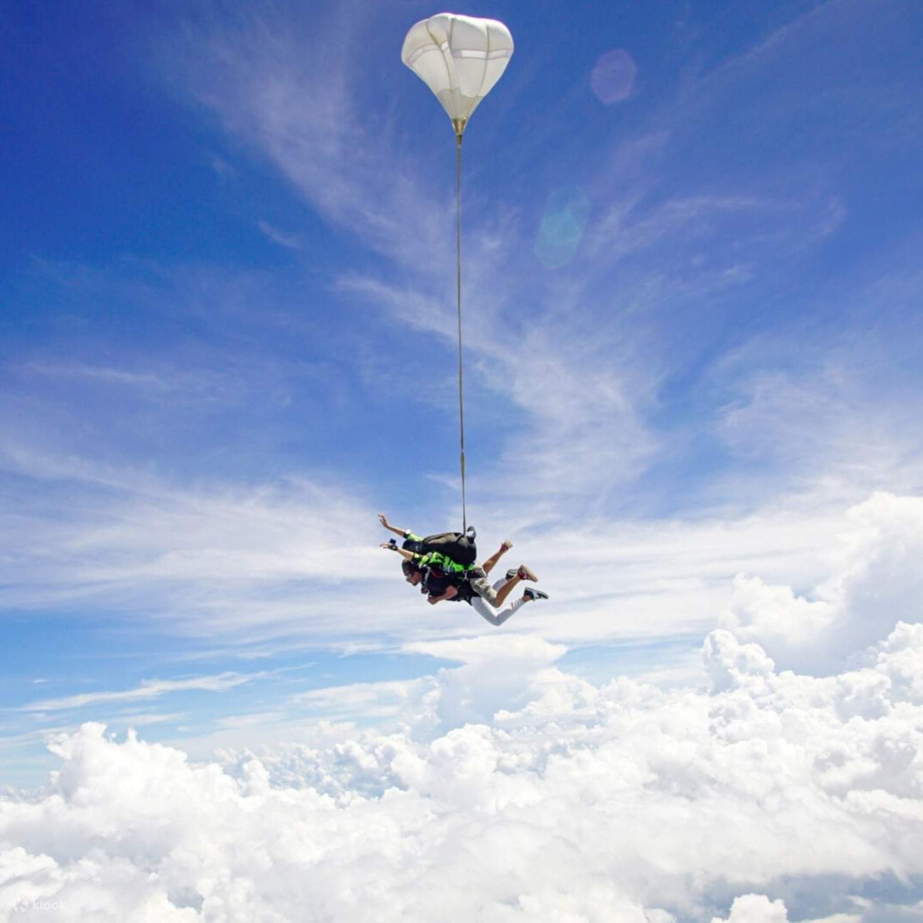 Pengalaman Terjun Payung di Ketinggian Bangkok dengan Transportasi dari ...