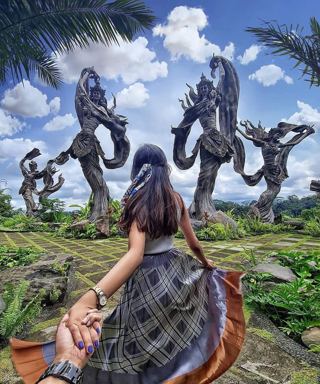 Pabrik Kaca Instagrammable, Taman Dedari dan Wisata Air Terjun - Klook Indonesia