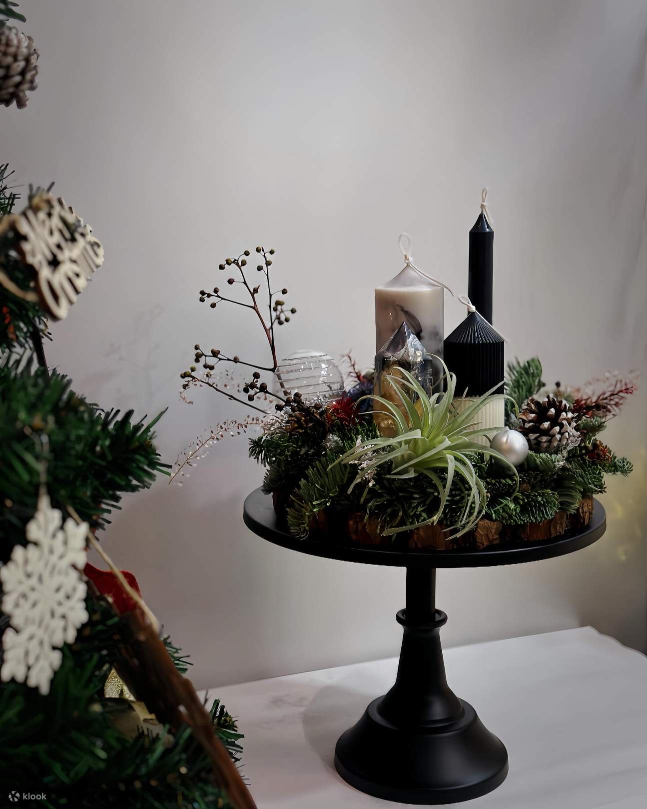 Learn to create stunning Christmas centerpieces at our workshop - Klook