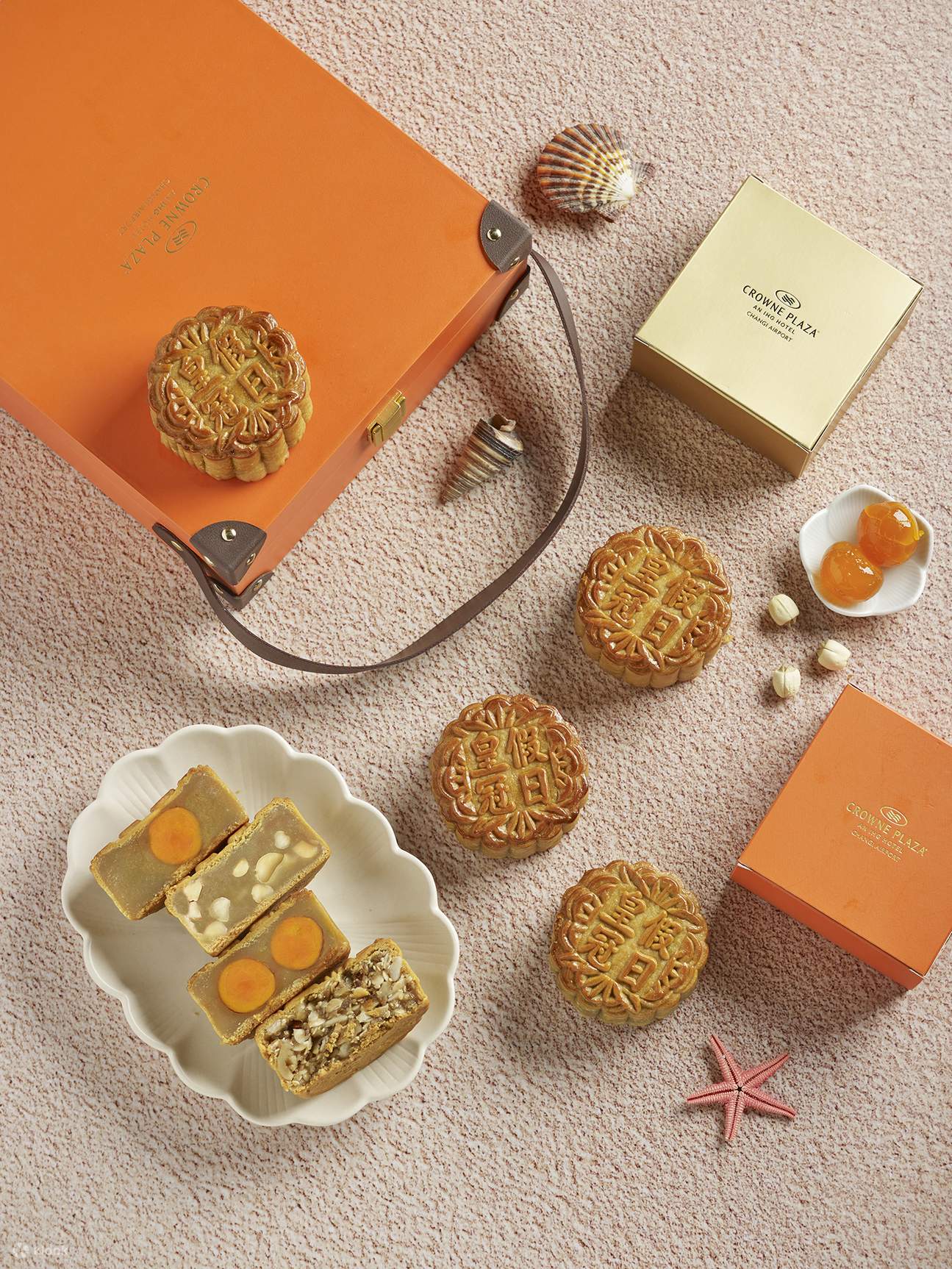 Crowne Plaza Changi Airport Mid-Autumn Mooncakes - Klook