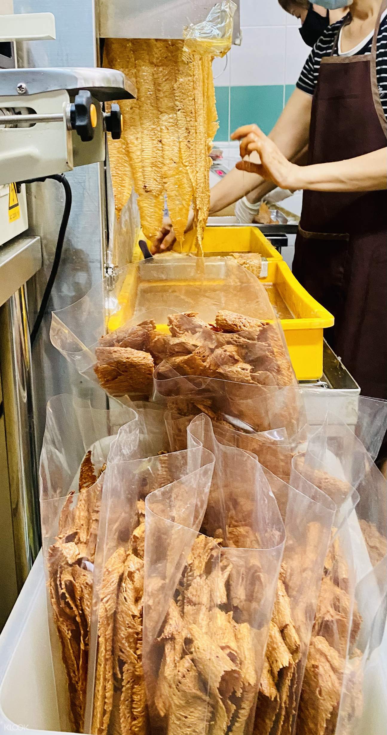 Chinatown Complex Hawker Walk Tour Chinese New Year Edition - Klook ...