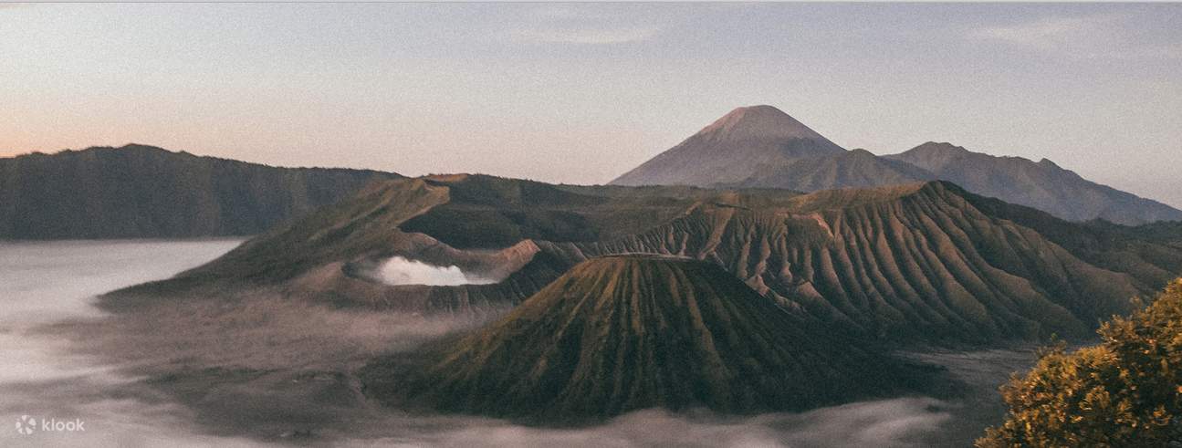 Private Tour Sunrise Gunung Bromo & Air Terjun Madakaripura dari Malang ...