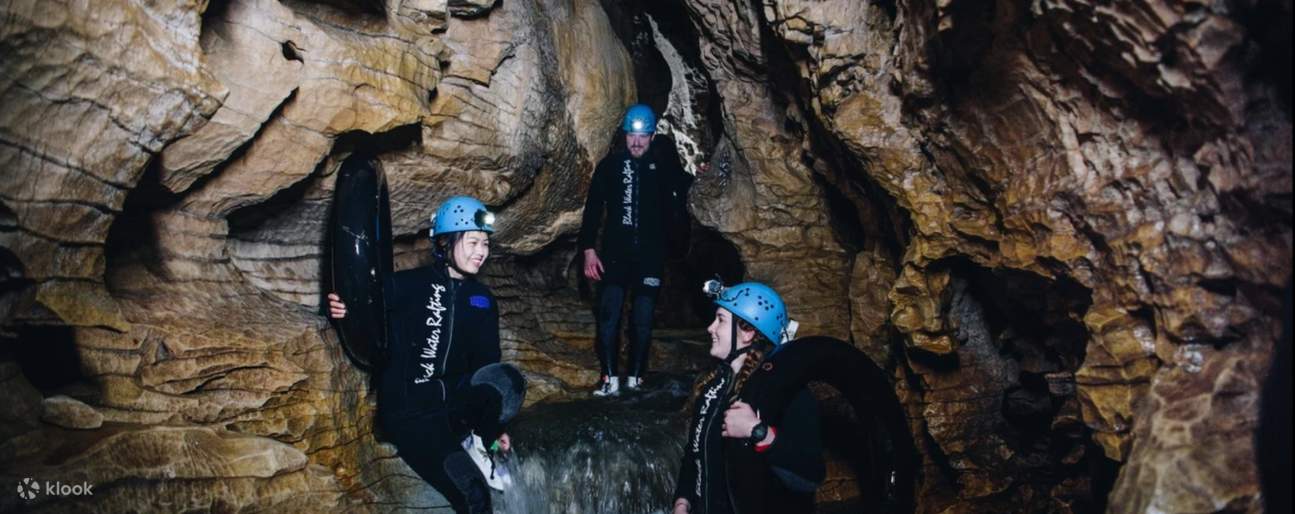 Water Rafting in Black Labyrinth Waitomo Black Water Rafting Adventure ...