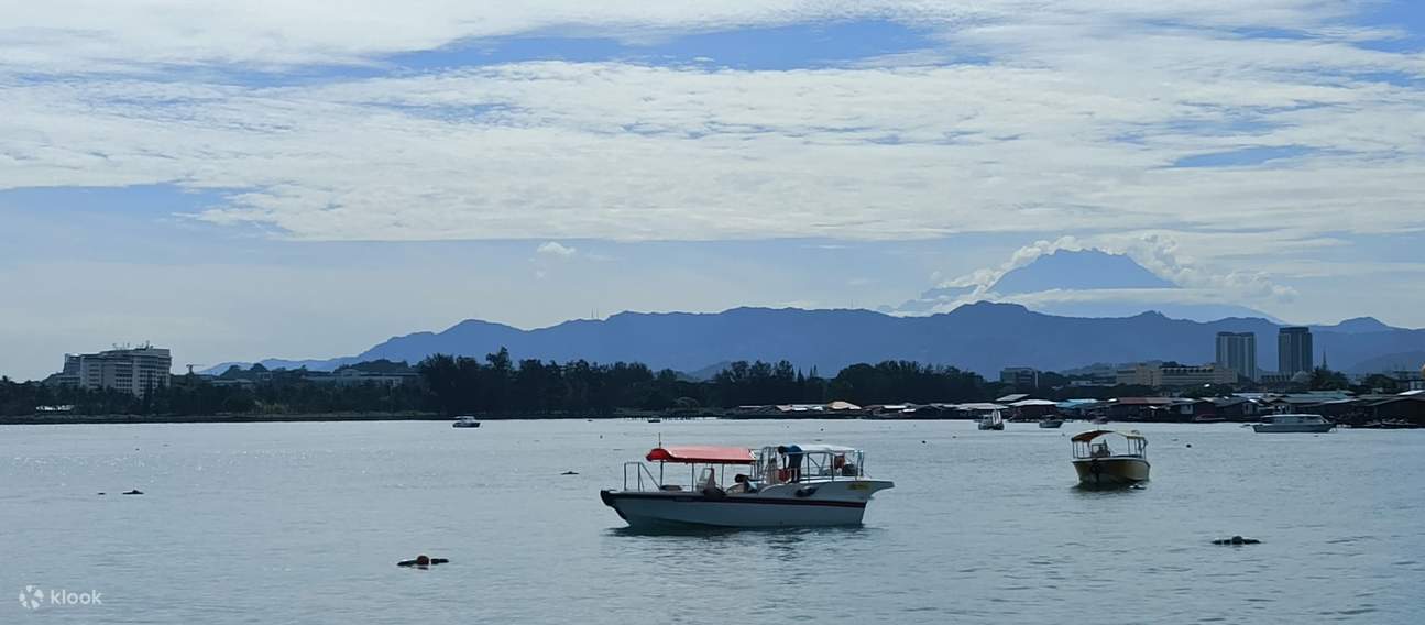 The Floating Club House at Pulau Gaya – Unique Island Dining Near Kota ...