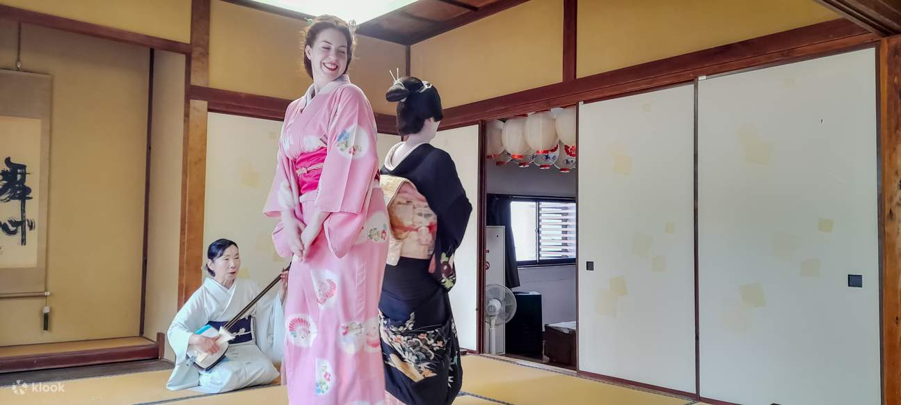 Geisha Dancing Show & Small-Group Traditional Game-Playing in Atami ...