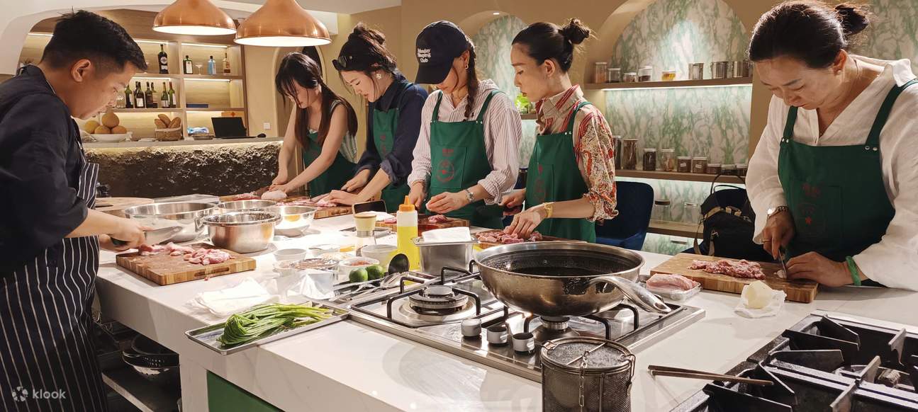 Hands-on Pho Making Experience in Hanoi by TOITOI VIETNAM - Klook ...