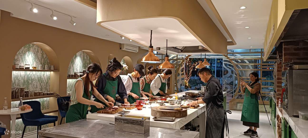Hands-on Pho Making Experience in Hanoi by TOITOI VIETNAM - Klook ...
