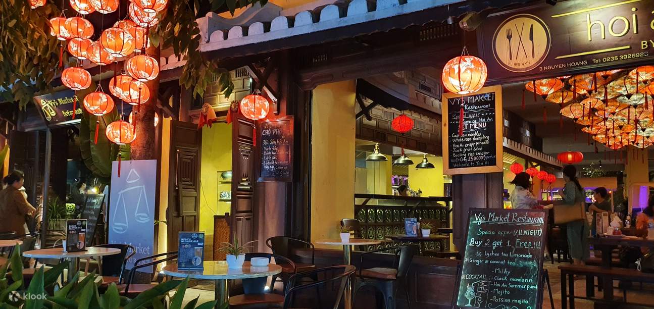 Lokale Spezialitäten und kulinarisches Erlebnis aus Hoi An im Vy's ...