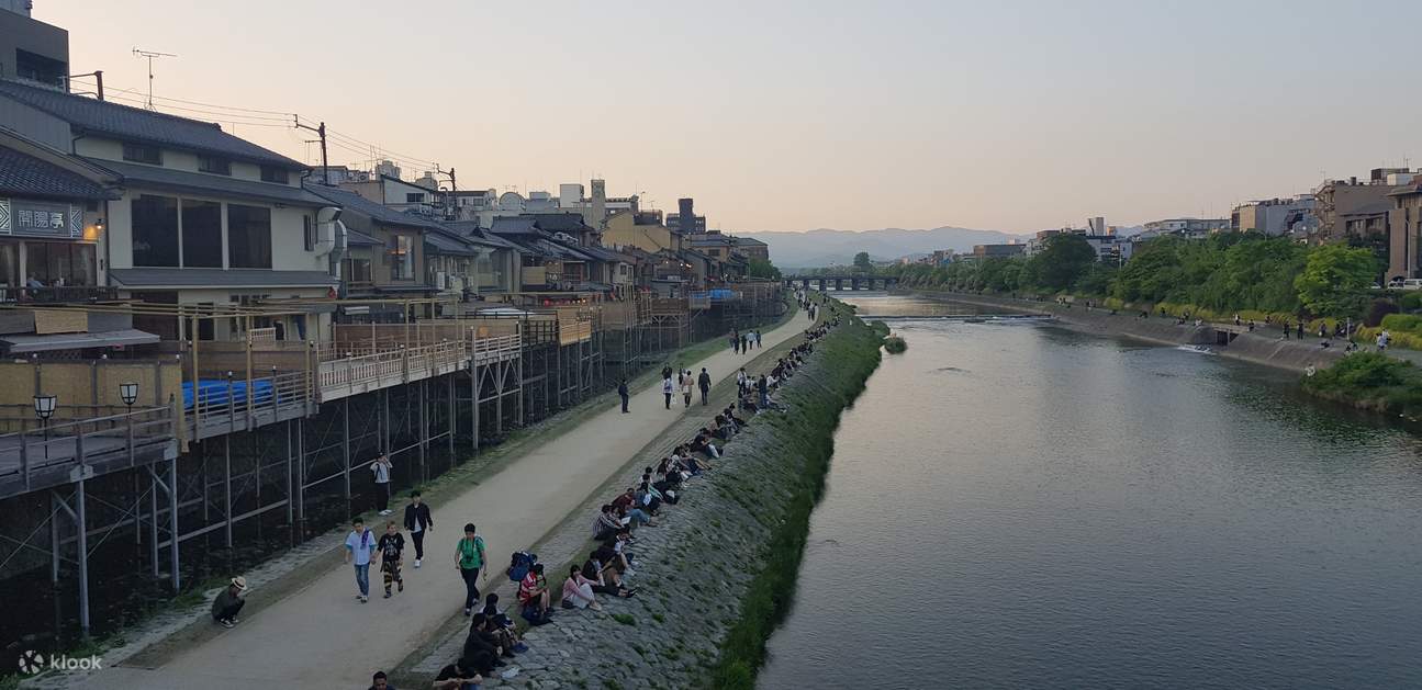 Old Kyoto Nighttime All-Inclusive Local Food Tour - Klook