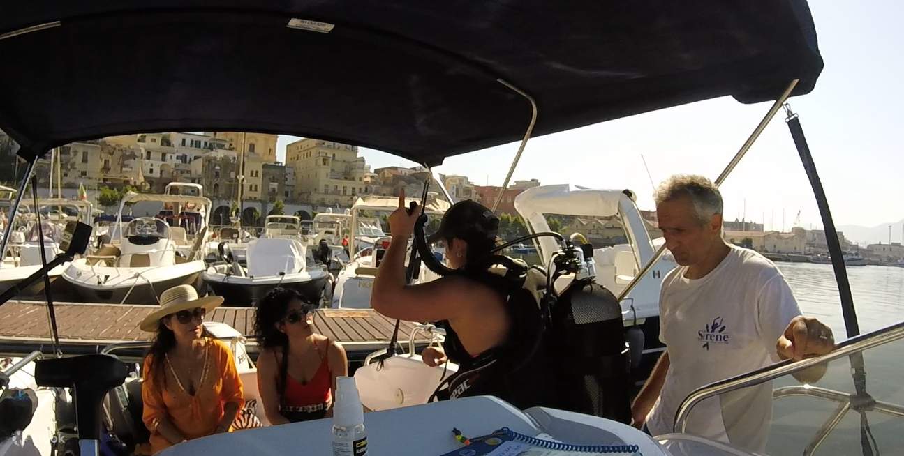 SSI Try Scuba Diving in Torre Annunziata with Sirene Boat Diving - Klook