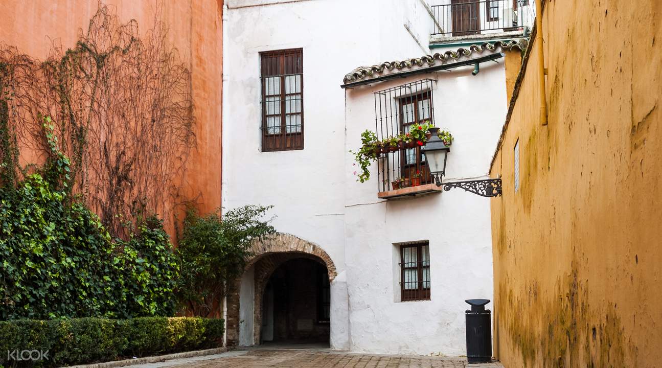 [SALE] Seville Santa Cruz Quarter Guided Walking Night Tour - Ticket KD