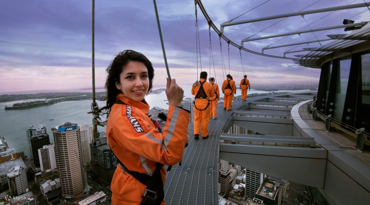 Auckland Sky Tower SkyWalk et SkyJump - Klook États-Unis