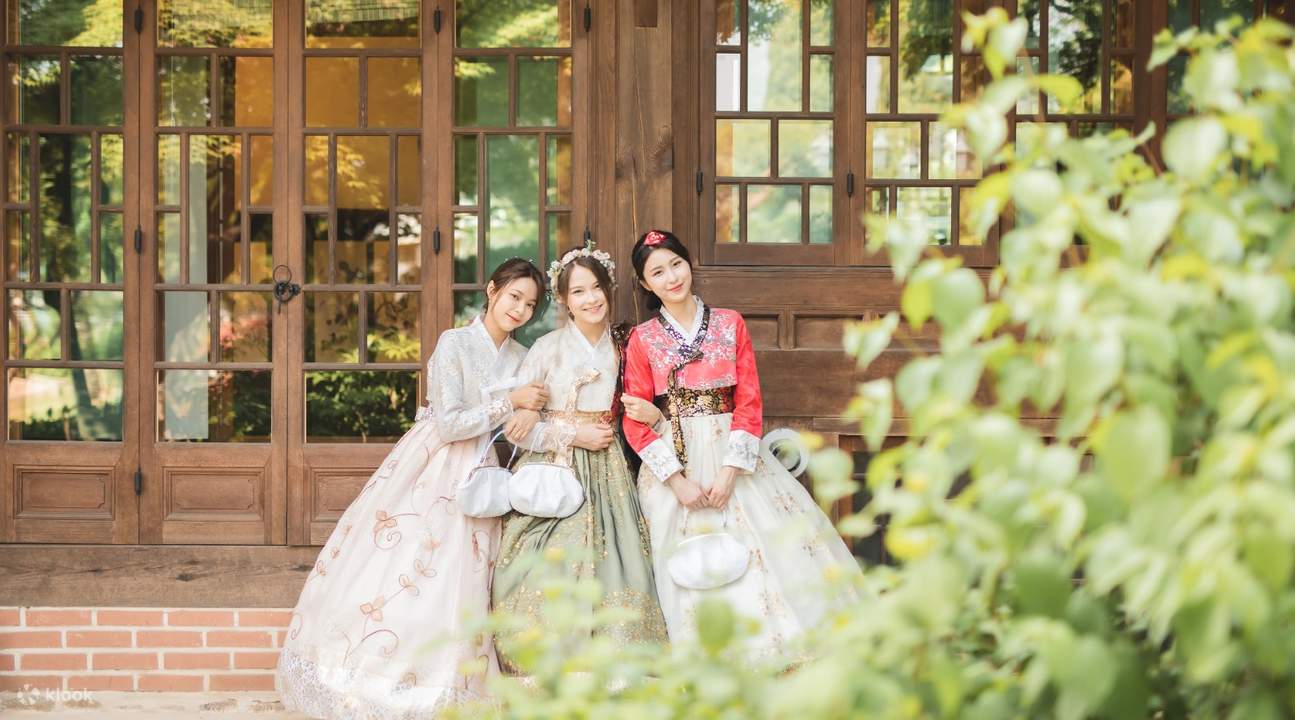 Bukchon Oneday Hanbok Rental Experience in Seoul - Klook