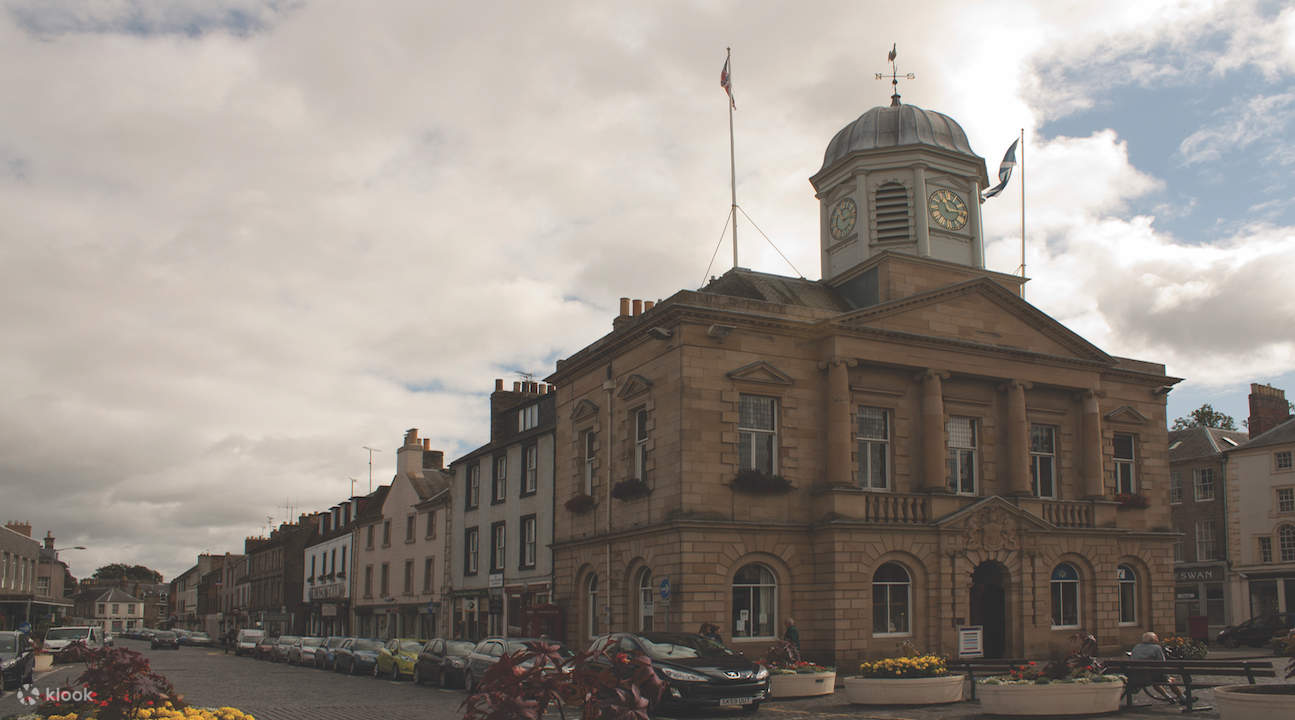 Kelso Town, Alnwick Castle & Northumberland Coast Day Tour from ...