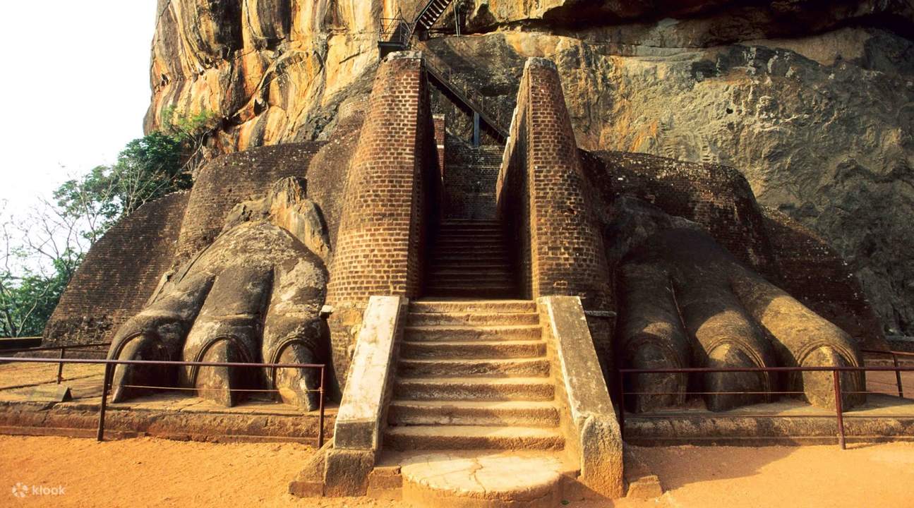 Lawatan Sehari ke Kubu Batu Sigiriya Lion dari Colombo - Klook Amerika ...