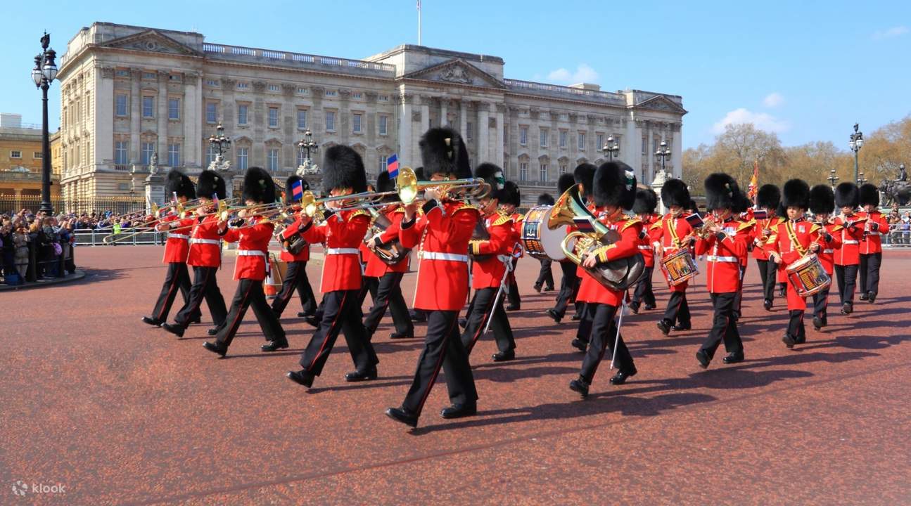 London Buckingham Palace, Changing of the Guards, and Crown Estate ...