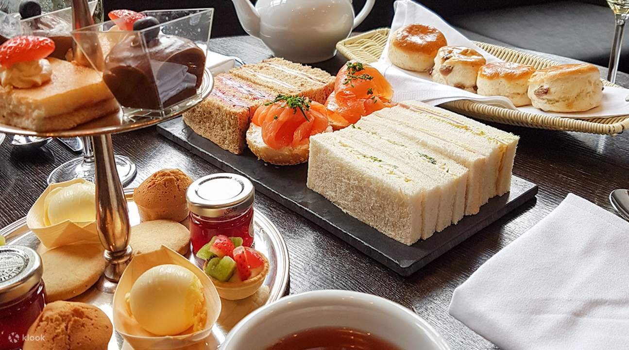 Buckingham Palace Admission and Afternoon Tea at The Grosvenor Hotel ...
