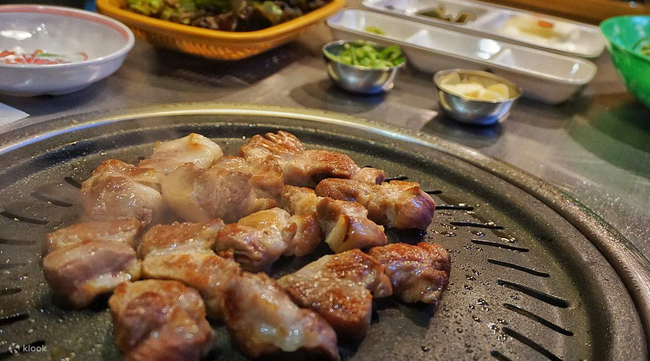 Yeoljongdo BBQ House Pork Sets in Passion Island, Seoul, South Korea ...