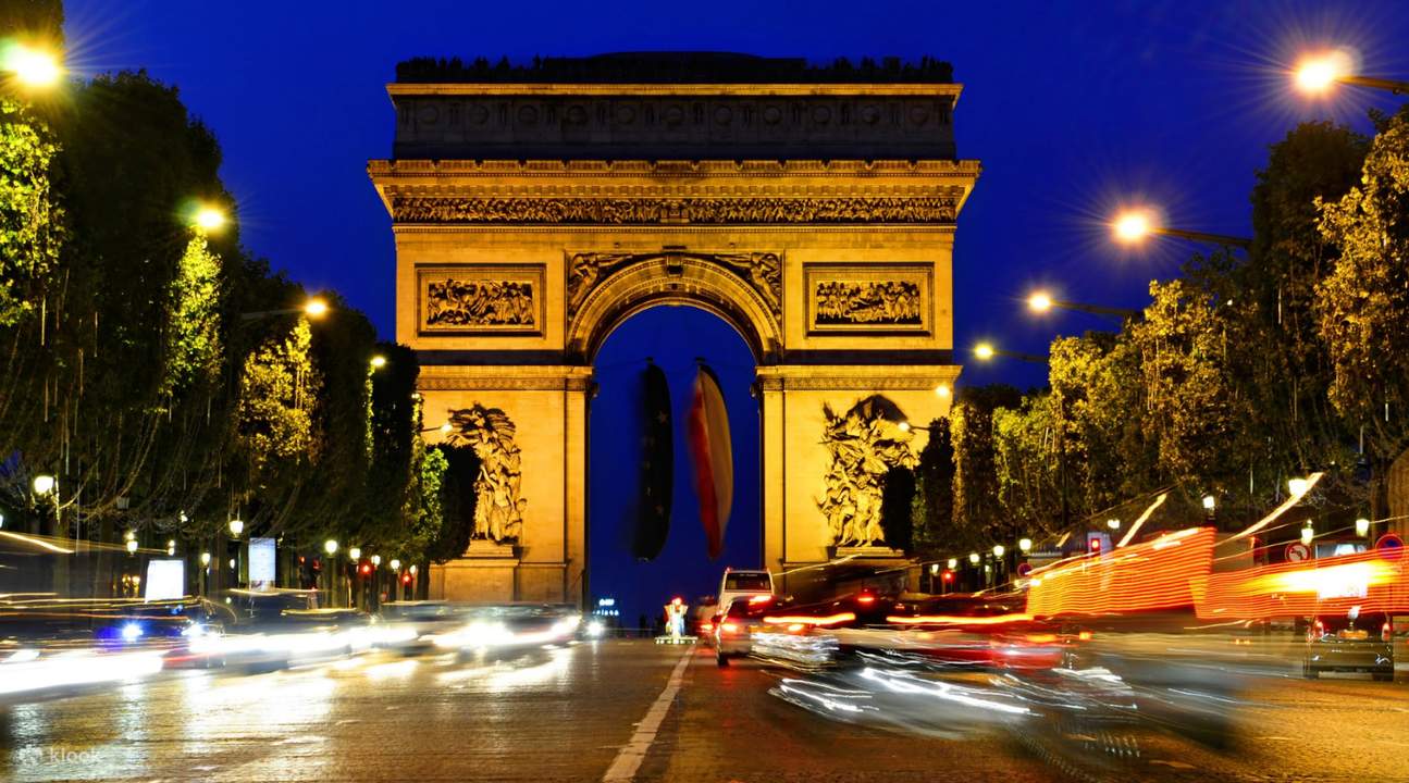 Tour della città di Parigi di notte e spettacolo del Moulin Rouge ...
