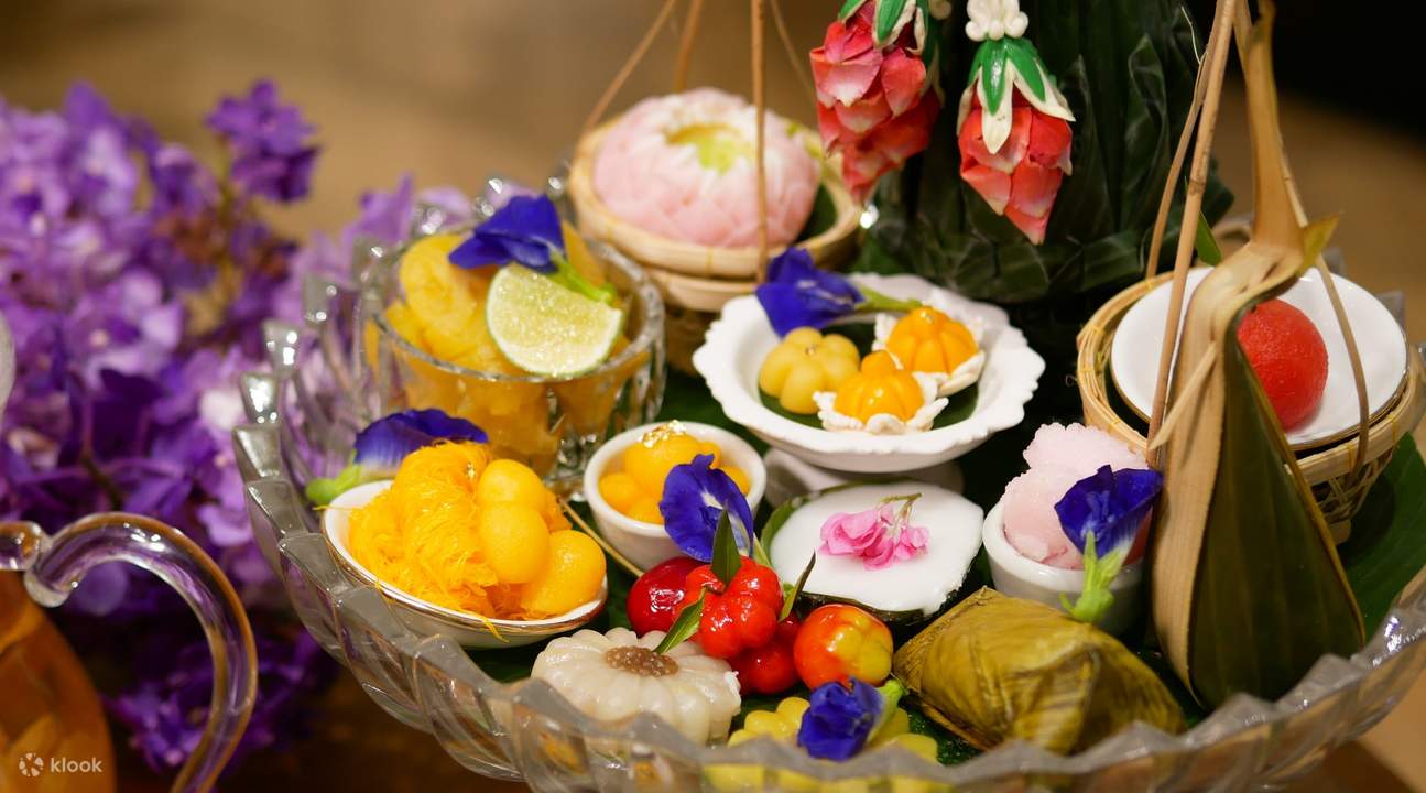 High Tea Sets di Cher Cheeva Thai Dessert Cafe ICONSIAM, Thailand ...