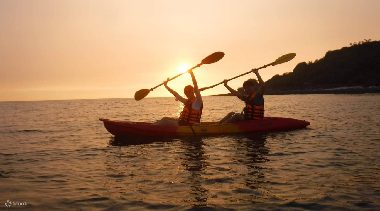 Pingtung: Liuqiu Kayaking Experience dan Sunrise Kayak Tour - Klook ...